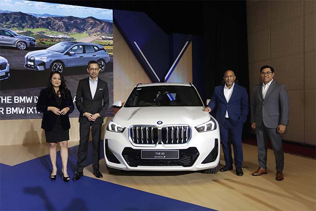 BMW Indonesia Luncurkan Dua Model SAV Full-Listrik: BMW iX1 eDrive20 M ...