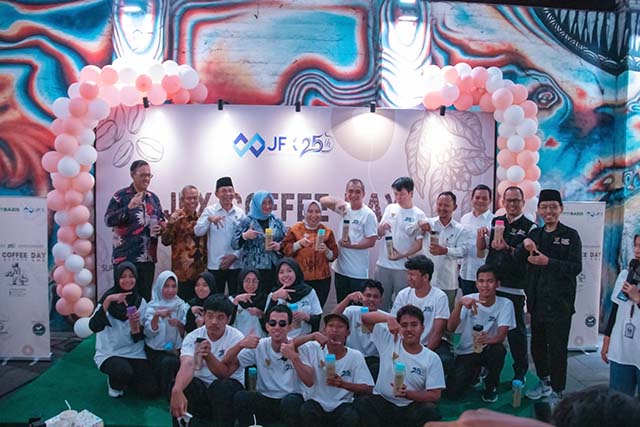 Kolaborasi JFX dan BAZNAS DKI Jakarta Bagikan 1000 Botol Kopi Gratis ...
